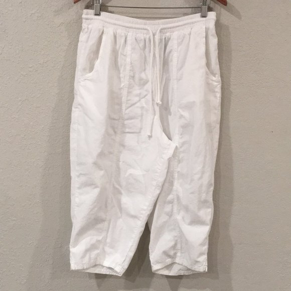 Erika | Pants & Jumpsuits | Erika Co Womens Sz Large White Capri Pull ...
